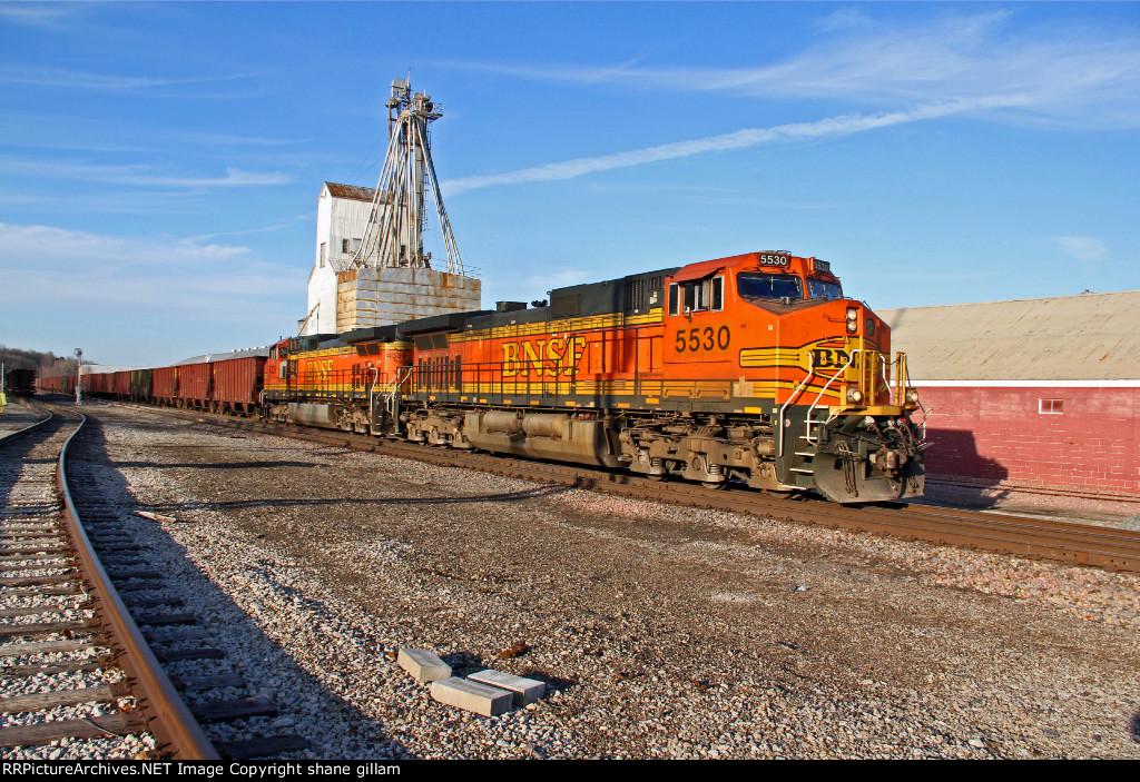 BNSF 5530 Leads Sb out of the siding.